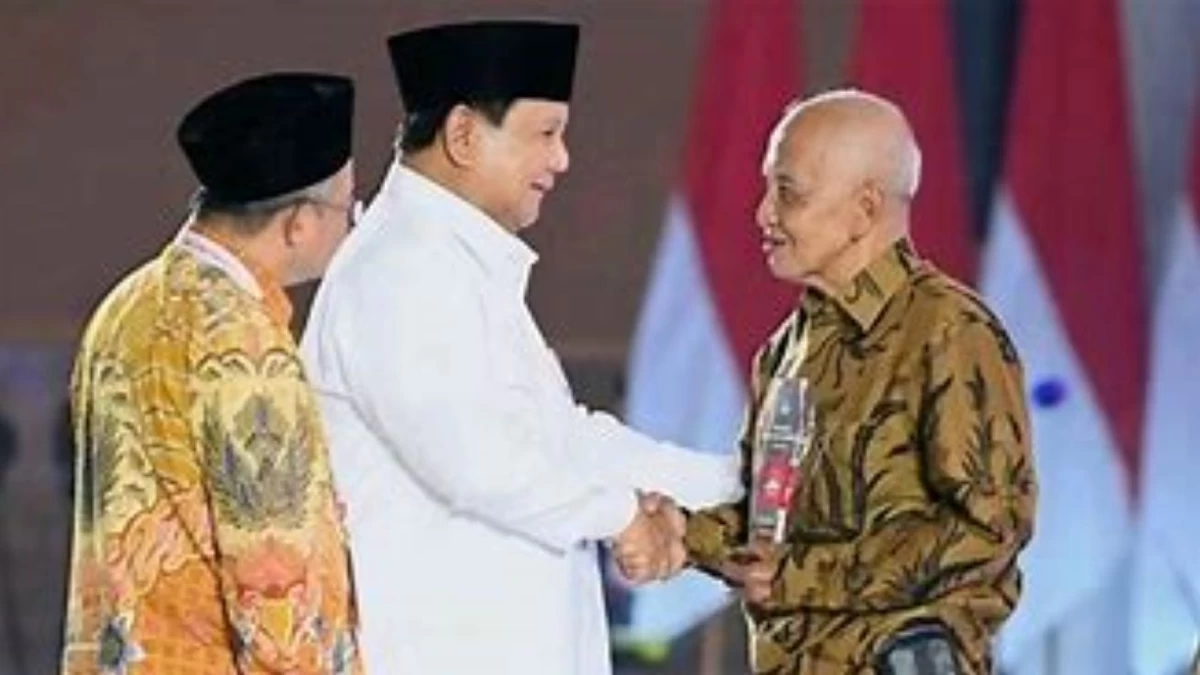 Sosok Mbah Melan, Mbah Guru Matematika Viral di TikTok yang Raih ...