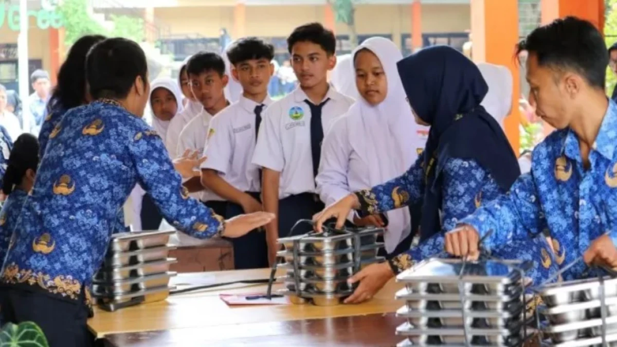 Ini Hukumnya Guru Makan Jatah MBG Siswa